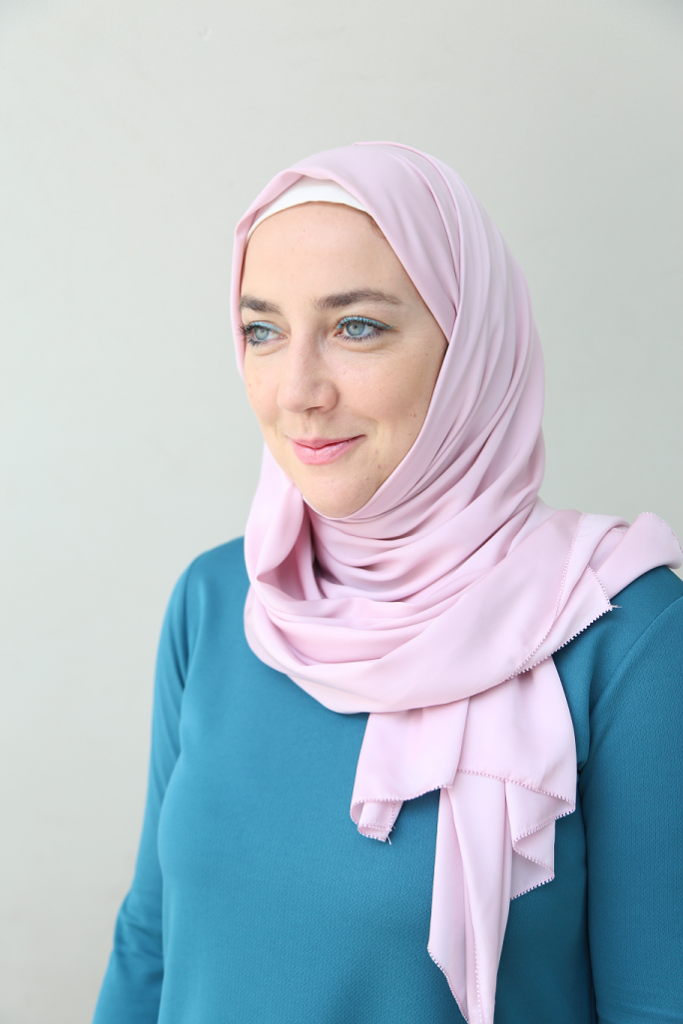 Capsters x Indira Kaljo – Matte Satin Square : Jasmina – capsters.com